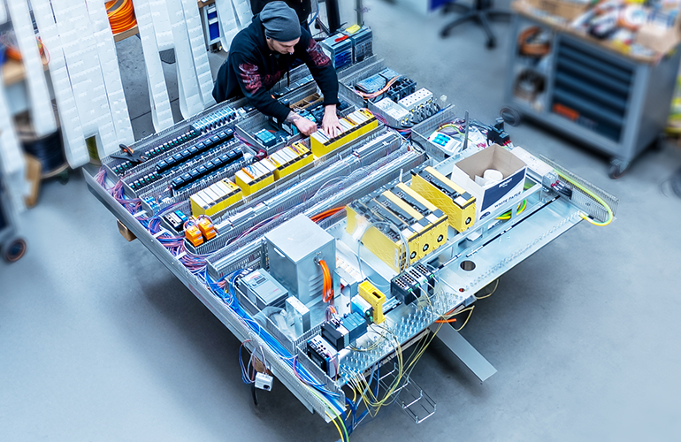 Switch cabinet production - precision for the industry